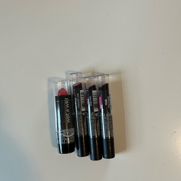 wet n wild | Makeup | New 4 Wet N Wild Lipsticks Undercover Lover ...